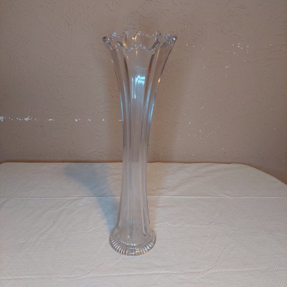 Clear Glass Vase | Accents | Vintage Clear Ribbed Stretch Glass Vase 6 ...